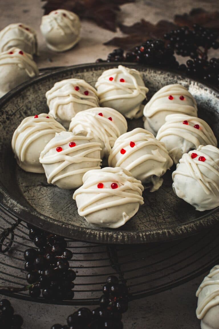 Mummy Oreo Cookie Balls - Aimee Mars